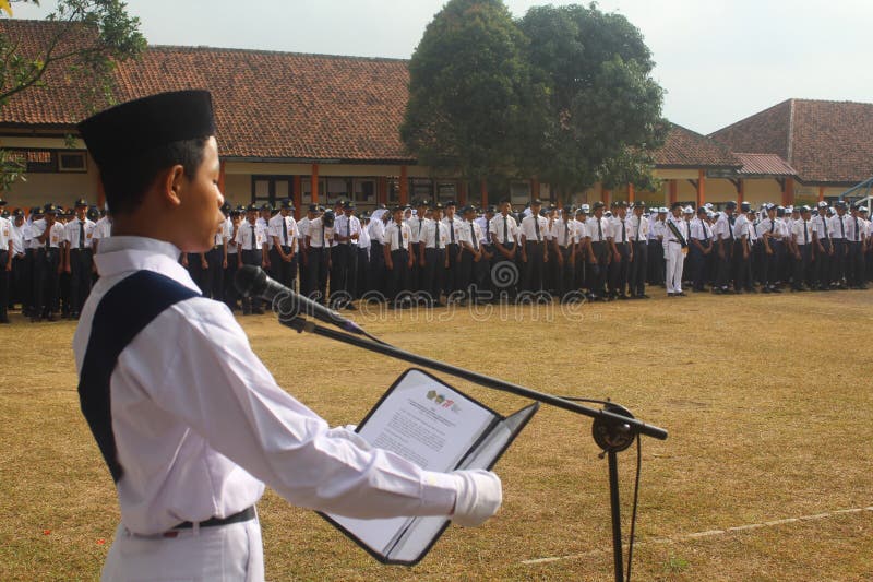 Junior High School Students Held a Flag Ceremony. Editorial Photography ...