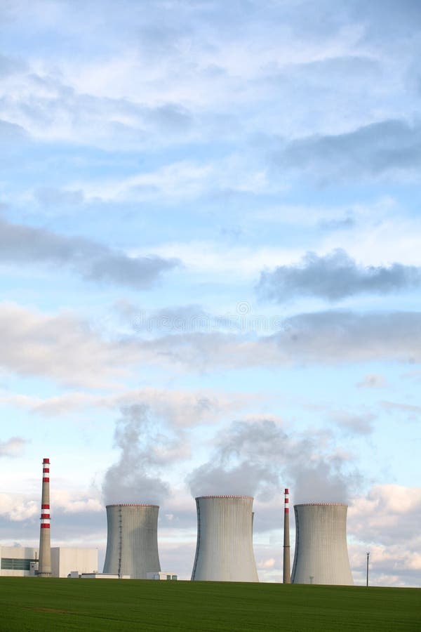 Central nuclear imagen de archivo. Imagen de potencia - 7453793