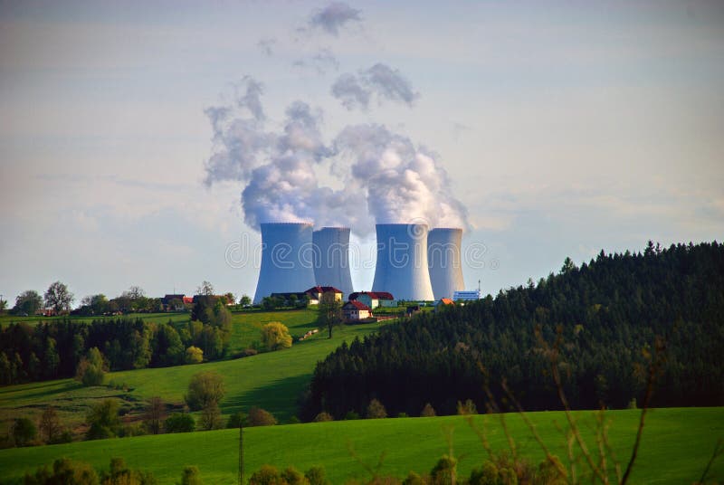 Centrale Nucleare N. 3 fotografia stock. Immagine di ambientale - 5743160
