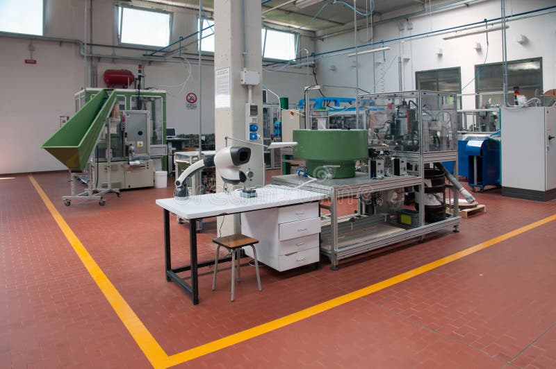 Usine D'usine Automatisée Pour Le Composant électrique Photo stock ...