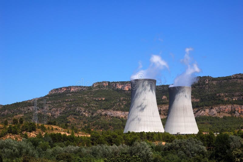 Centrale nucleare immagine stock. Immagine di pericoloso - 10579939