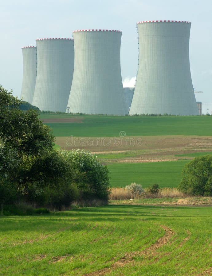 Centrale nucleare fotografia stock. Immagine di serra - 19587126