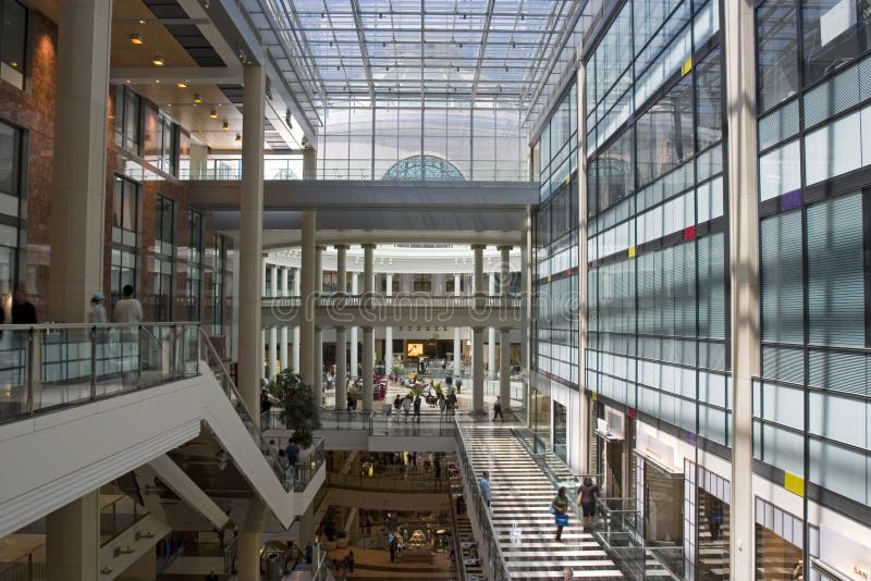 Centre commercial image stock. Image du mail, hublots - 2915967