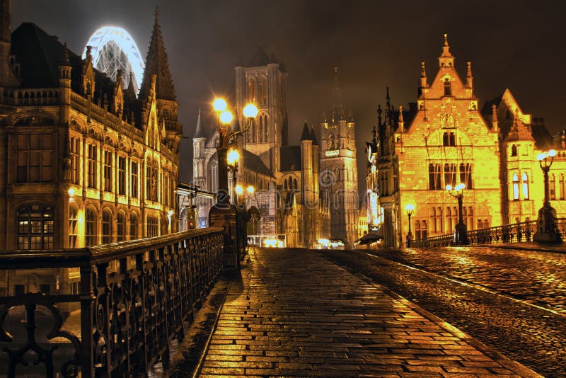 Centre De La Ville De Gand La Nuit Photo stock - Image du ville, centre ...