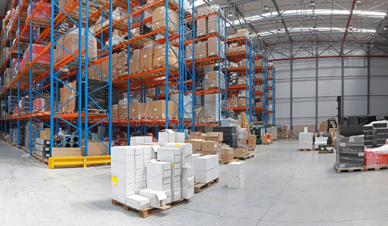 Centre De Distribution Et Station D'accueil Pour Des Camions Photo ...