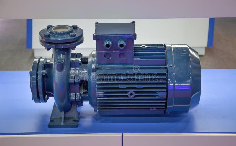 Centrifugaal blauwe pomp stock foto. Image of fabrikant - 150719448