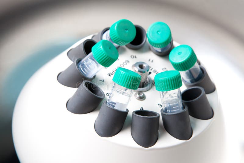 Centrifugez L'outil De Laboratoire Image stock - Image du laboratoire ...