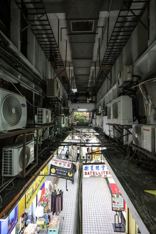 Centro Comercial Antiguo En El Edificio De Pruebas, Abril 5 2024 Foto ...