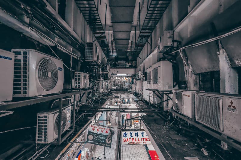 Centro Comercial Antiguo En El Edificio De Pruebas, Abril 5 2024 Foto ...