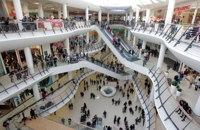 Centro commerciale fotografia editoriale. Immagine di folla - 28267377