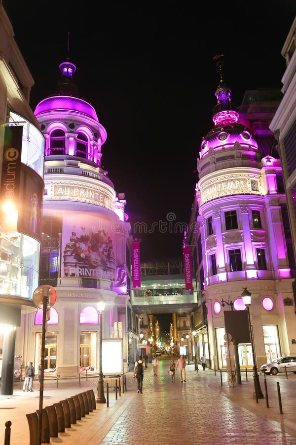 Centro Commerciale A Parigi Fotografia Editoriale - Immagine di luci ...