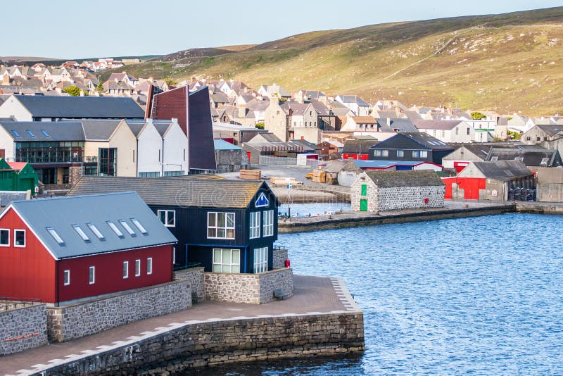 Centro De Cidade De Lerwick Sob O Céu Azul Imagem de Stock - Imagem de ...