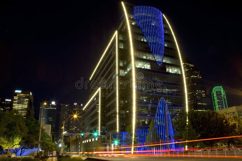 Centro De La Ciudad De Dallas En La Noche Foto de archivo - Imagen de ...