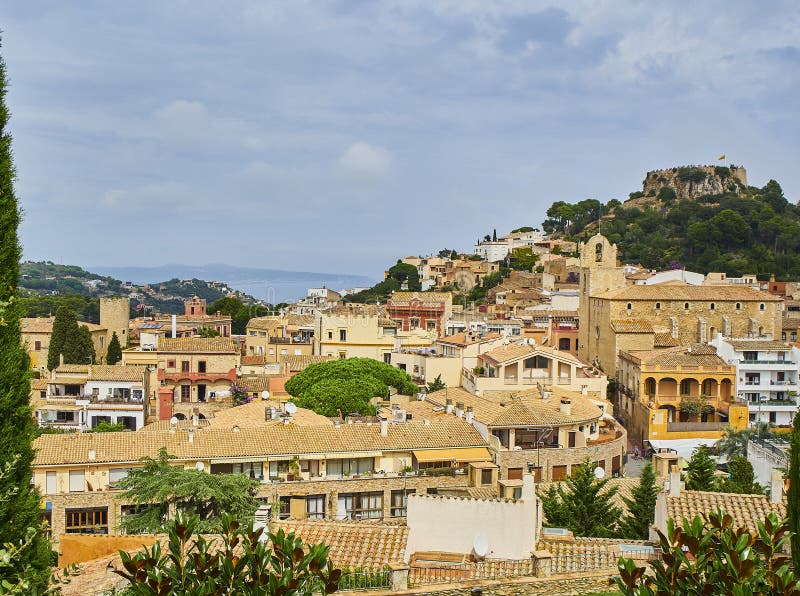 Centro De La Ciudad Medieval De Begur Girona, España Imagen editorial ...