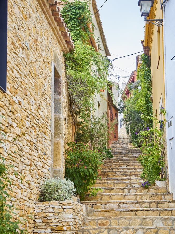 Centro De La Ciudad Medieval De Begur Girona, España Imagen de archivo ...