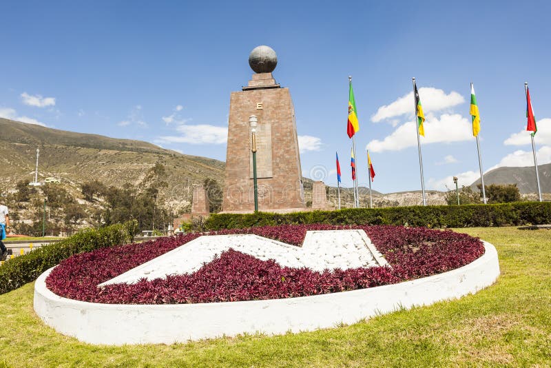 Centro Del Monumento Del Mundo Imagen editorial - Imagen de medio ...