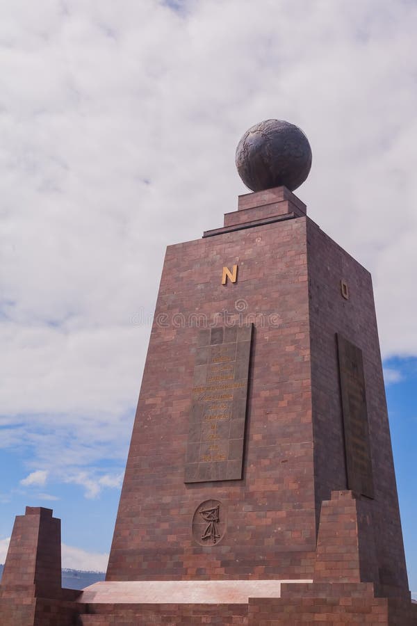 Centro Del Mundo, Mitad Del Mundo Imagen de archivo - Imagen de mundo ...