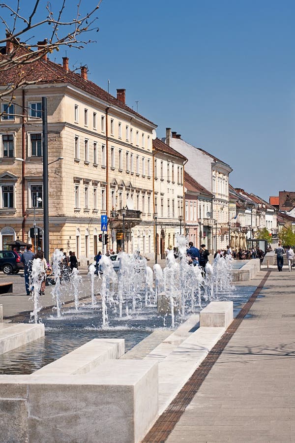 Centro di Cluj-Napoca immagine stock editoriale. Immagine di cielo ...