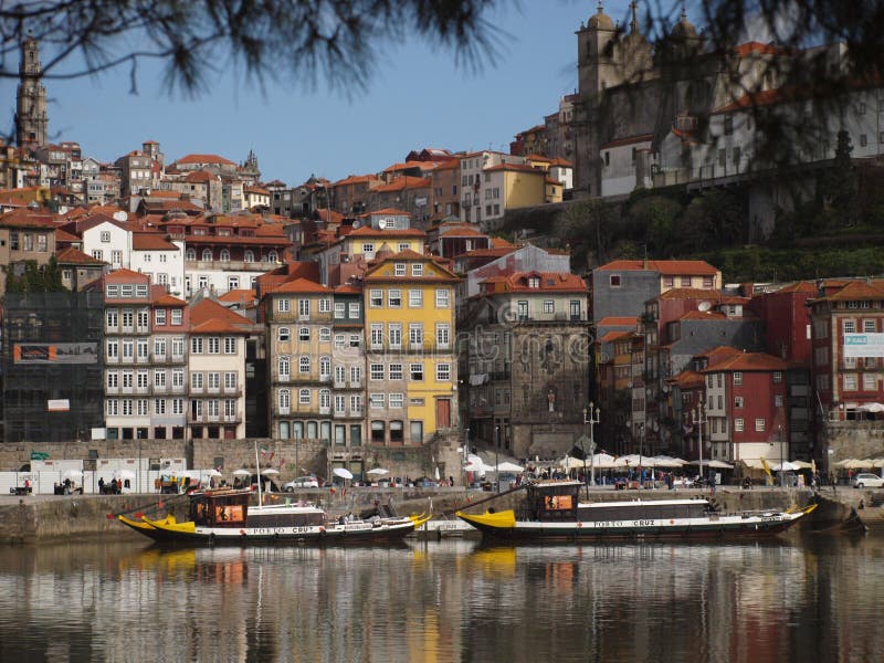 Casas Velhas Históricas Do Porto Imagem Editorial - Imagem de feliz ...