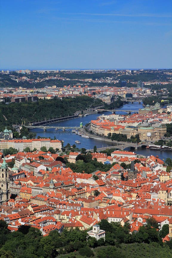 Centro histórico de Praga imagen de archivo. Imagen de recorrido - 25868125