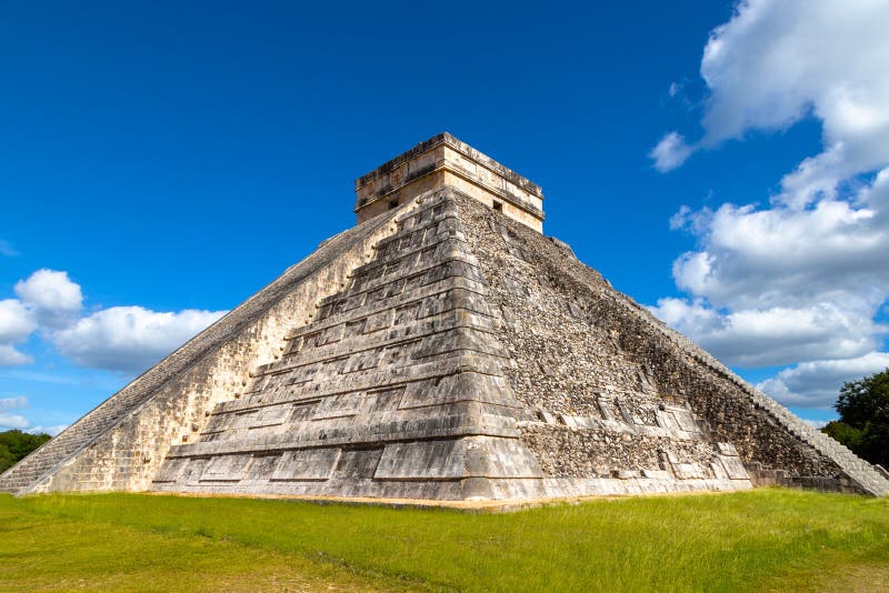 Centuries-Old Temple of Kukulkan at Chichen Itza, Yucatan, Mexico Stock ...