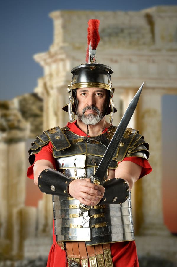 Roman Centurion Con L'armatura Del Metallo Fotografia Stock - Immagine ...
