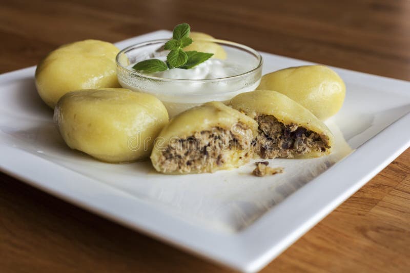 Cepelinai lituano immagine stock. Immagine di patate - 57224149