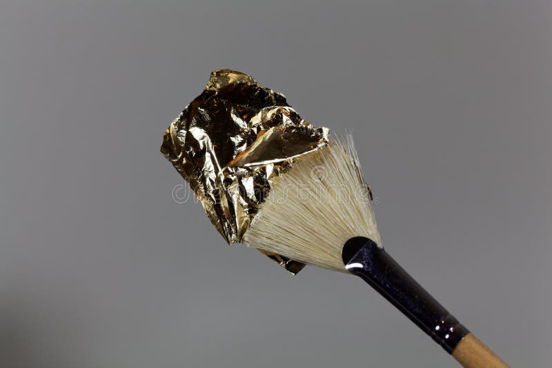 Cepillo Con La Hoja De Oro Para Dorar Imagen de archivo - Imagen de ...