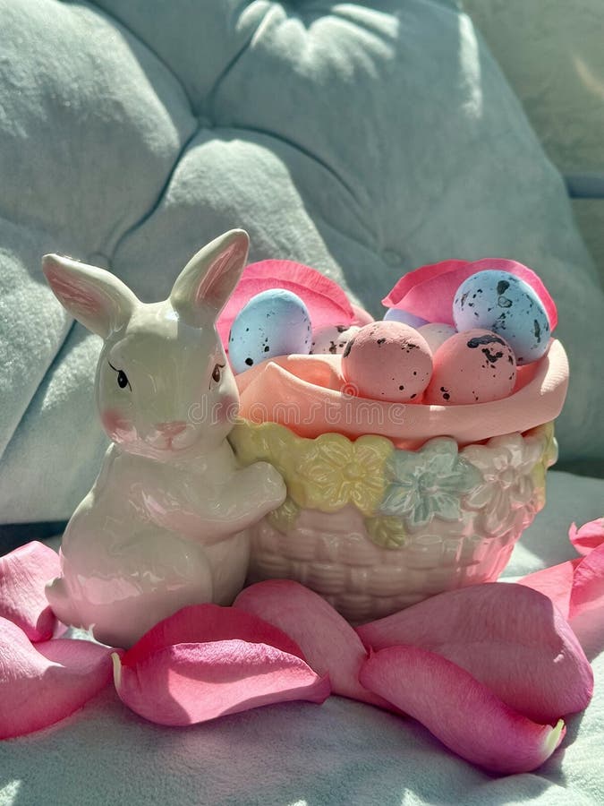 Ceramic Wicker Basket with Rabbit Stock Image - Image of ostereier ...