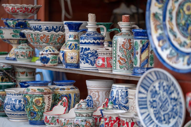 Ceramica Rumena Tradizionale Fotografia Stock - Immagine di infornato ...