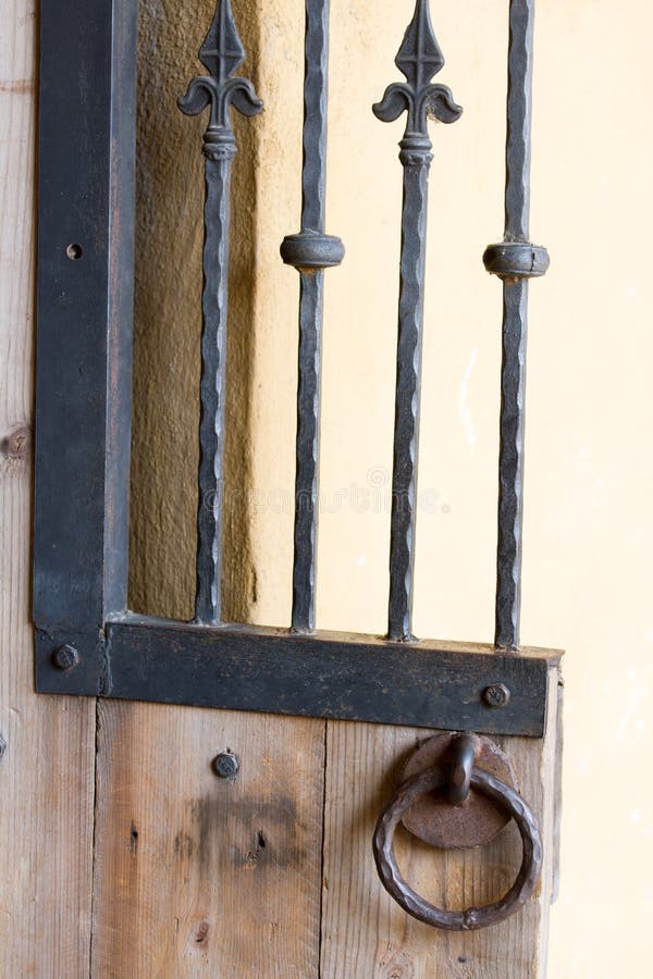 Cerca Negra Del Metal Del Hierro Imagen de archivo - Imagen de italiano ...