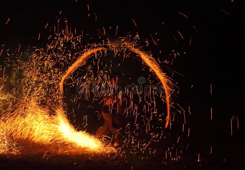 Cercle du feu photo stock. Image du lumière, wallpaper - 45302314