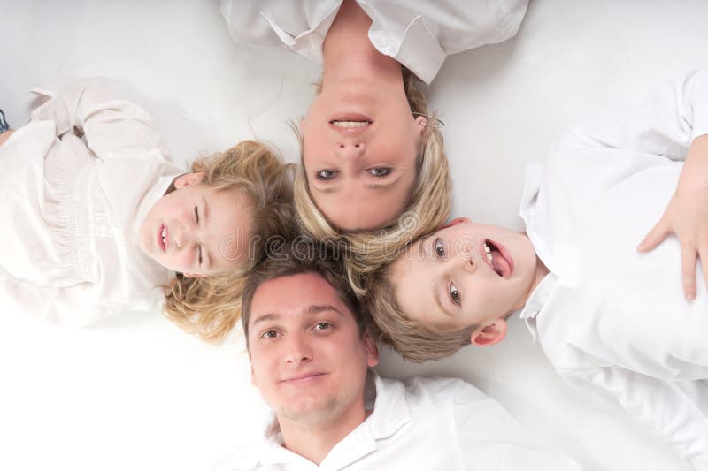 Cercle de famille image stock. Image du parent, fille - 20191369