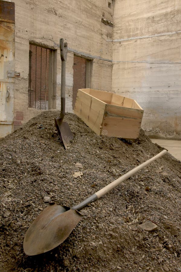 Cercueil image stock. Image du headstone, tombe, stratégie - 345163