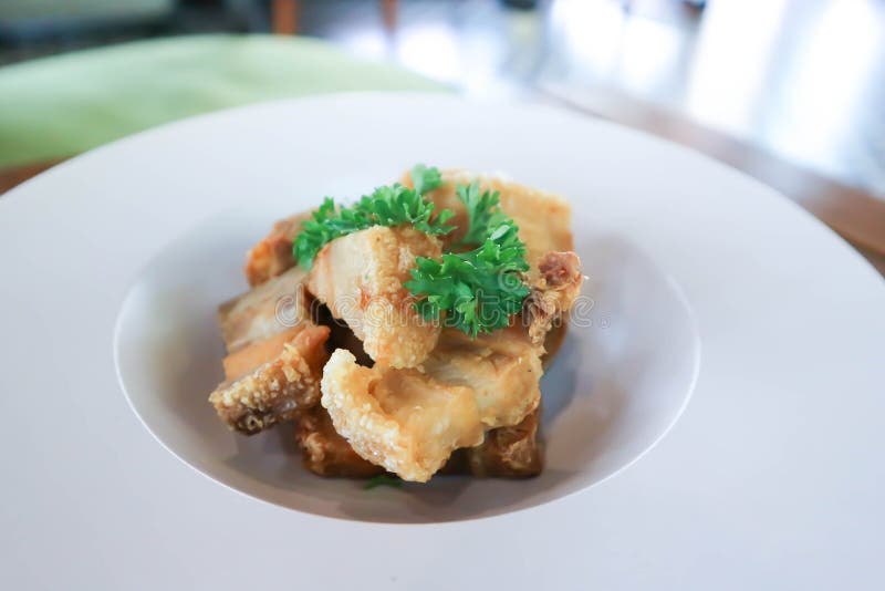 Cerdo Frito De Cerdo Frito O Cerdo Crujiente Imagen de archivo - Imagen ...