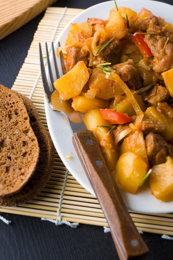 Cerdo guisado foto de archivo. Imagen de ingrediente - 10612334