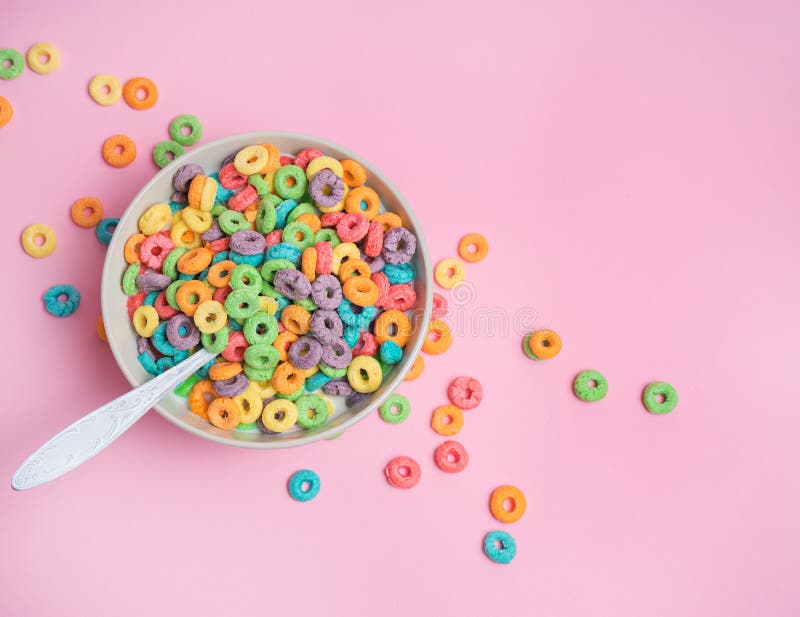 Cereal Colorido Em Um Fundo Cor-de-rosa Imagem de Stock - Imagem de ...