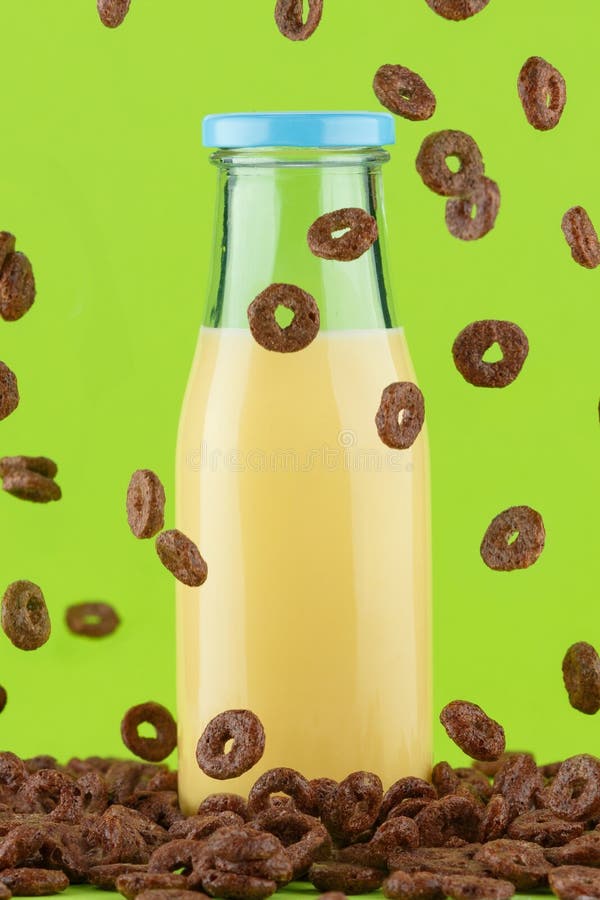 Cereals and Yellow Milk Bottle Stock Photo - Image of rings, splash ...