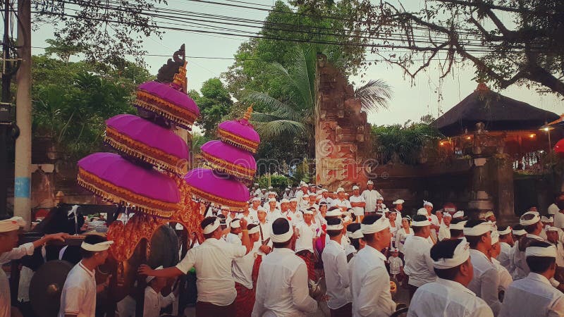 Ceremonia De Odalan, Ubud, Bali, Indonesia Fotografía editorial ...