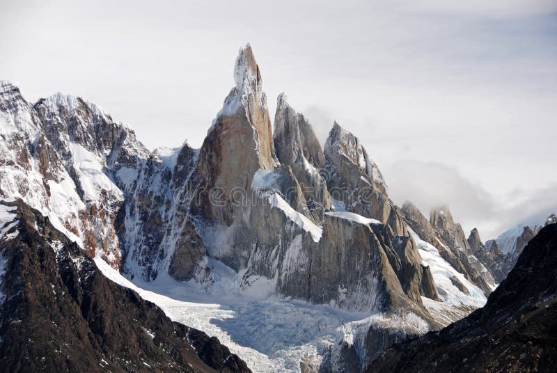 Cerro Torre foto de archivo. Imagen de patagonia, cumbre - 38334624