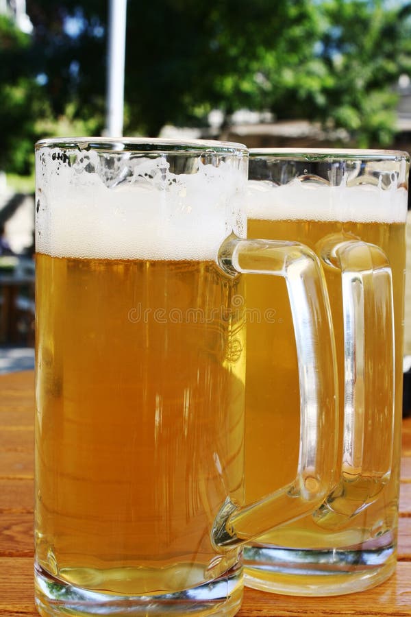 Cerveza imagen de archivo. Imagen de taza, cierre, fresco - 15953177