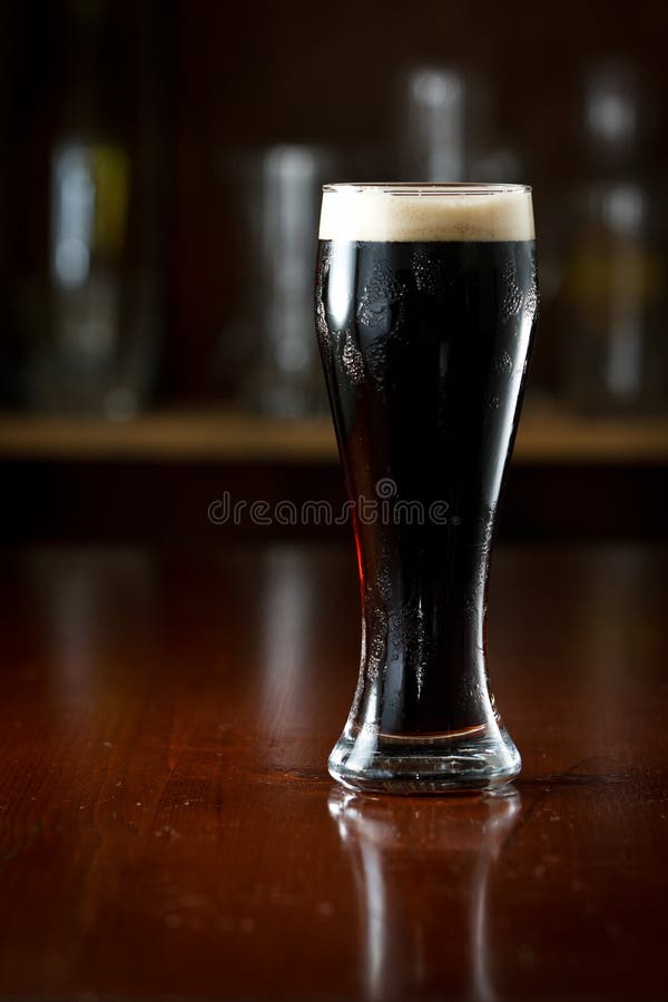 Cerveza de malta irlandesa imagen de archivo. Imagen de bebida - 32604443