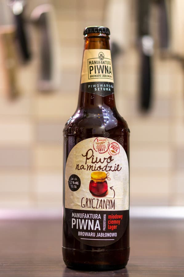 Cerveza De Miel Polaca En Una Botella Imagen de archivo editorial ...