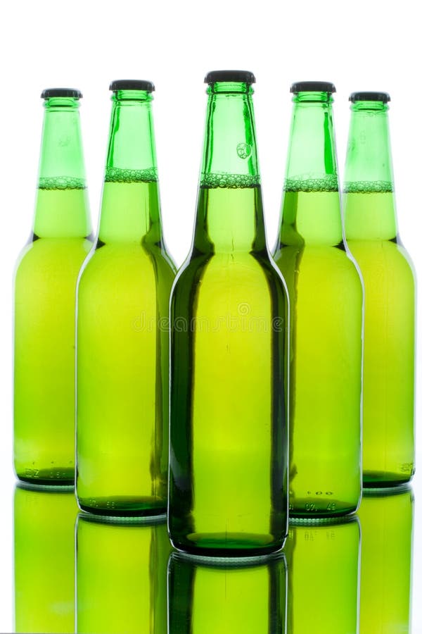 Cerveza en una botella imagen de archivo. Imagen de botella - 5461275