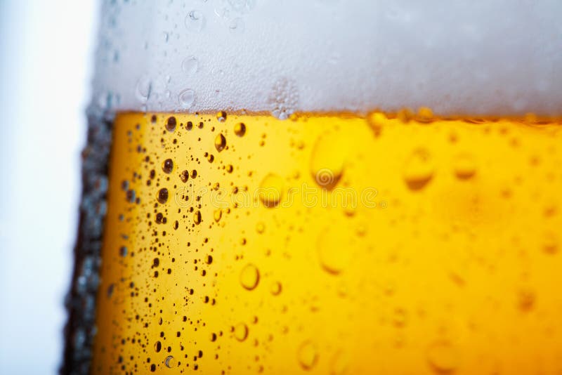 Cerveza fría foto de archivo. Imagen de primer, alcohol - 10360772