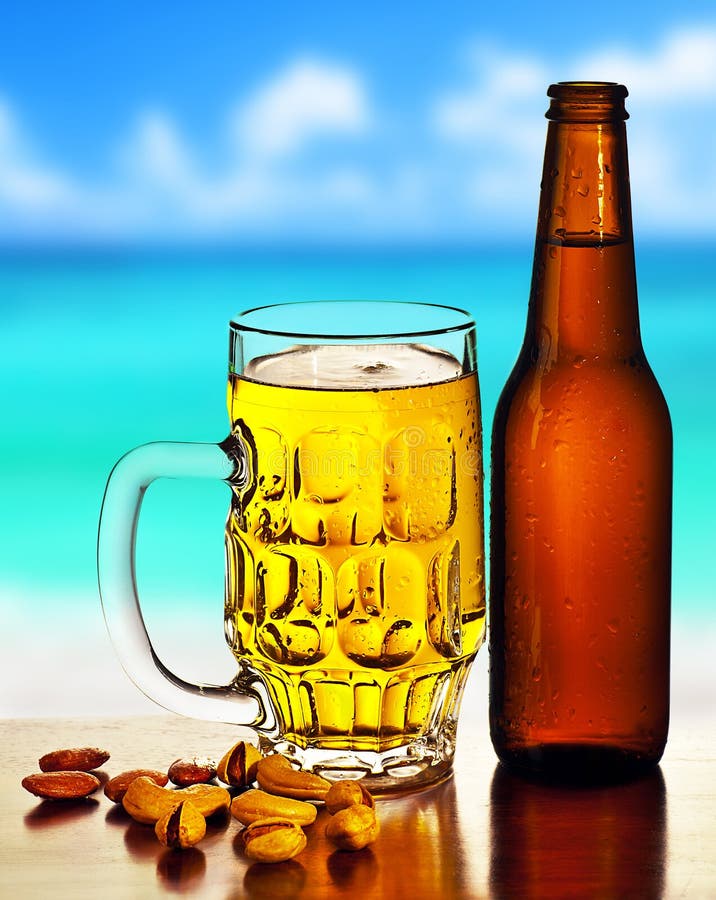 Botella De Cerveza En El Fondo Del Mar Foto de archivo - Imagen de ...