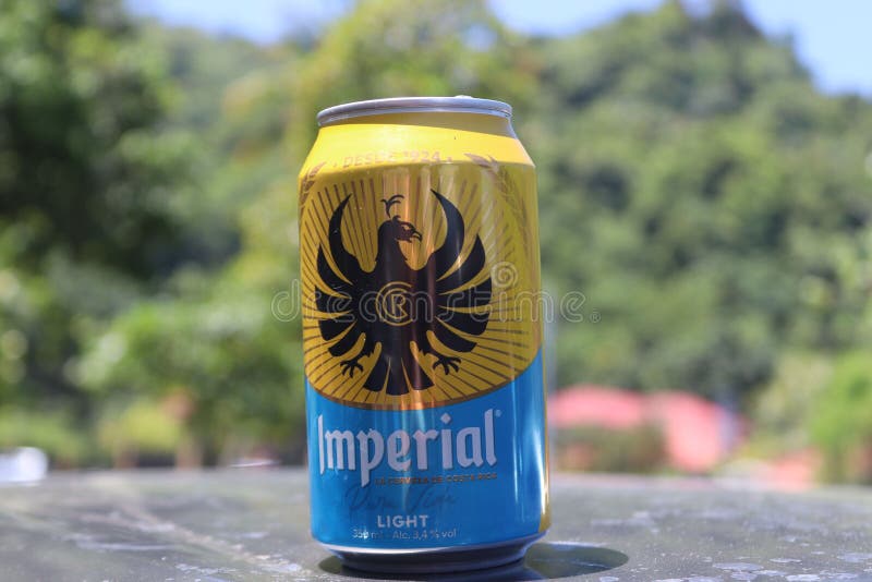 Cerveza Imperial En Una Lata Imagen de archivo editorial - Imagen de ...