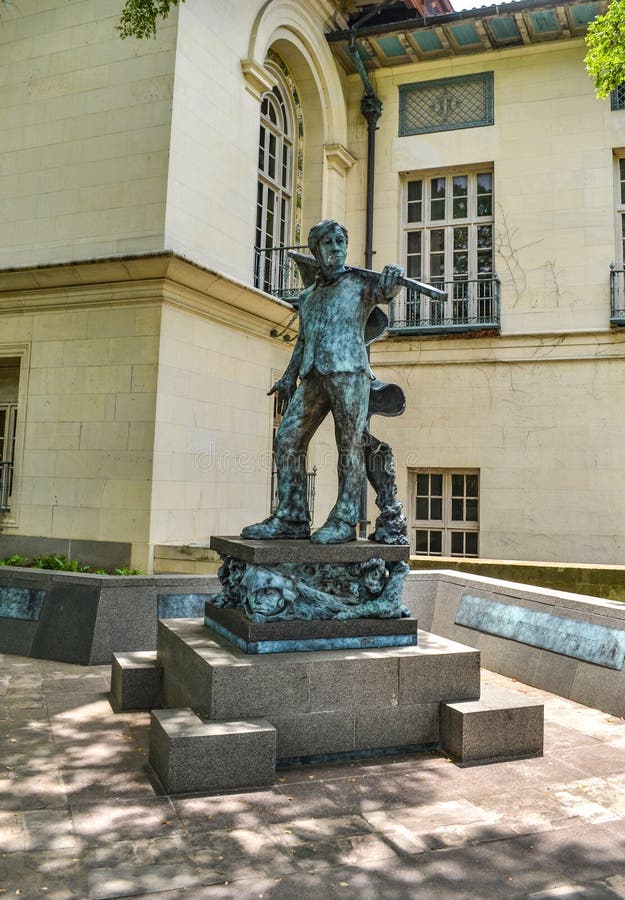 Cesar Chavez Statue West Mall Area of Campus at the University of Texas ...