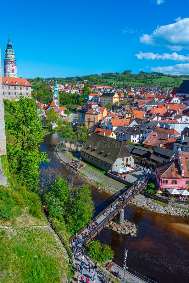 Cesky Krumlov Castle Overlooking Vltava River, Czech Republic Stock ...