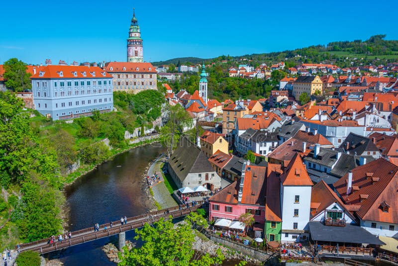 Cesky Krumlov Castle Overlooking Vltava River, Czech Republic Stock ...
